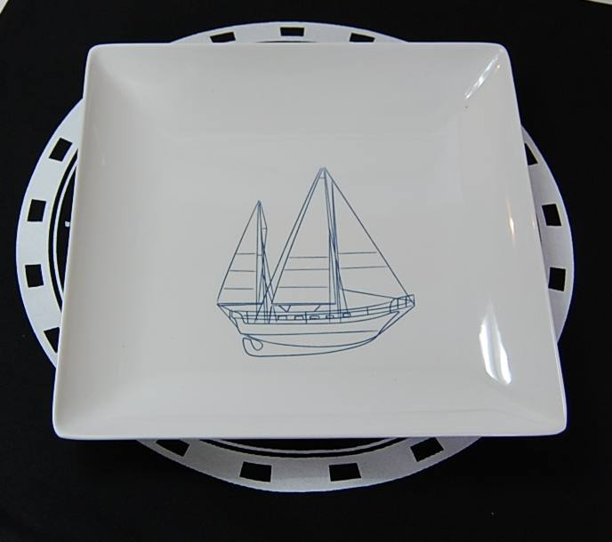 TALERZ KWADRATOWY Z MOTYWEM ŻEGLARSKIM " JACHT" 24X24CM KPL 6 SZT - Sklep żeglarski i ...
